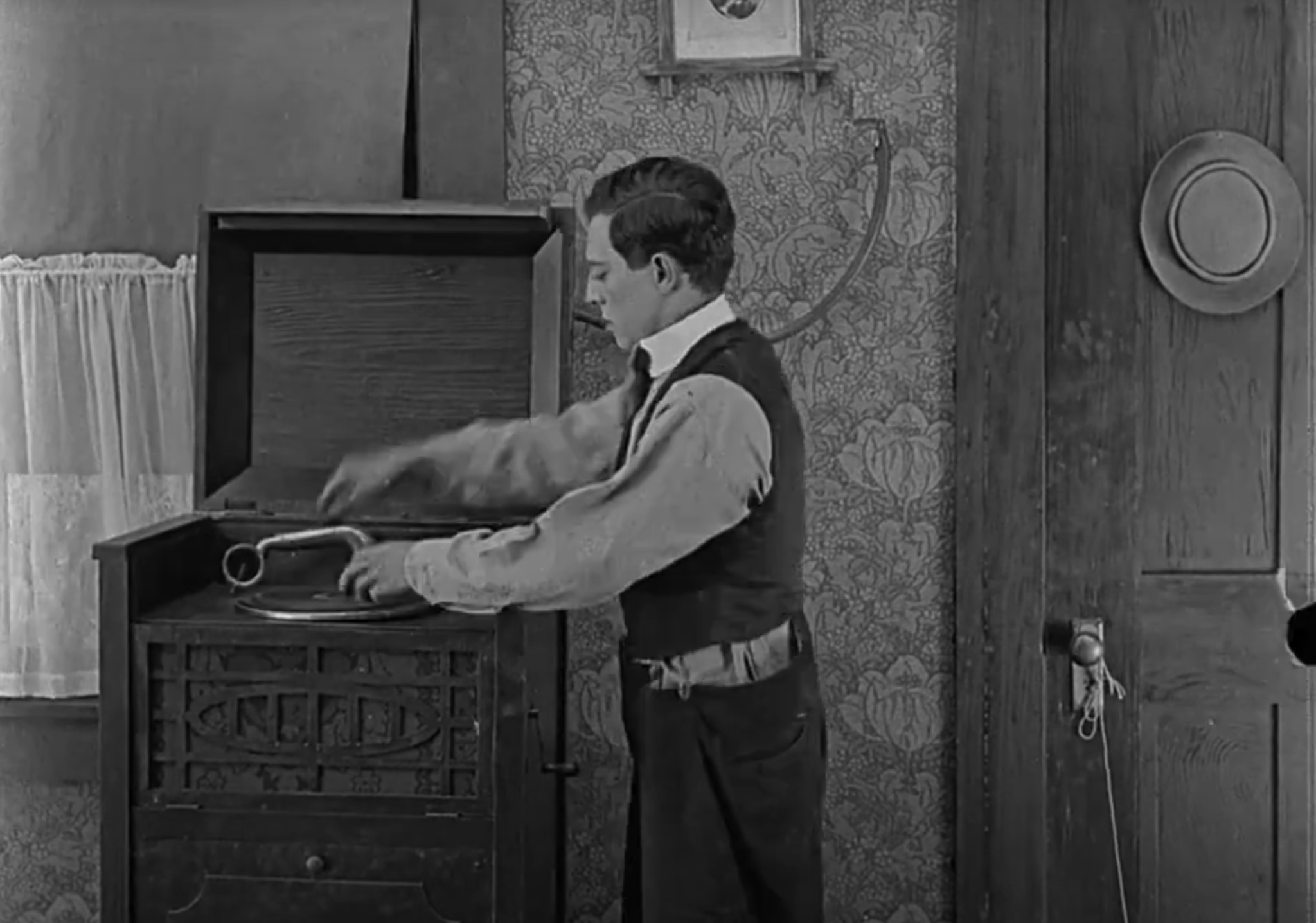 The Scarecrow (1920) - World of Buster Keaton
